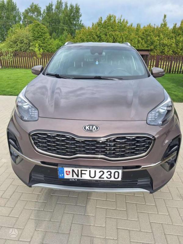 Brown Kia Sportage 2020 in Kretinga, with an engine capacity of 1.60 L and mileage of 106 thousand km for 20500 €, photo 2 on AUTOMOTO.COM.LV