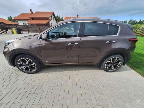 Brown Kia Sportage 2020 in Kretinga, with an engine capacity of 1.60 L and mileage of 106 thousand km for 20500 €, photo 3 on AUTOMOTO.COM.LV