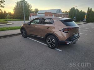 Brown Kia Sportage 2022 in Saldus, with an engine capacity of 1.60 L and mileage of 60 thousand km for 19000 €, photo  on AUTOMOTO.COM.LV