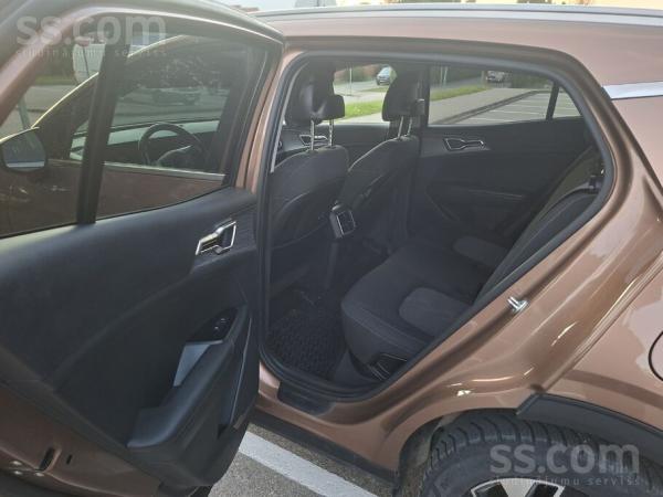Brown Kia Sportage 2022 in Saldus, with an engine capacity of 1.60 L and mileage of 60 thousand km for 19000 €, photo 7 on AUTOMOTO.COM.LV