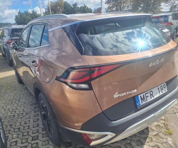 Brown Kia Sportage 2022 in Vilnius, with an engine capacity of 1.60 L and mileage of 127 thousand km for 17500 €, photo 3 on AUTOMOTO.COM.LV