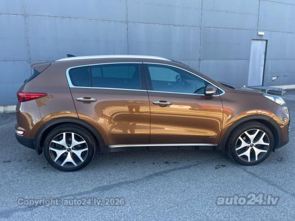 Brown Kia Sportage 2017 in Kuressaare, with an engine capacity of 1.60 L and mileage of 202 thousand km for 11000 €, photo 2 on AUTOMOTO.COM.LV