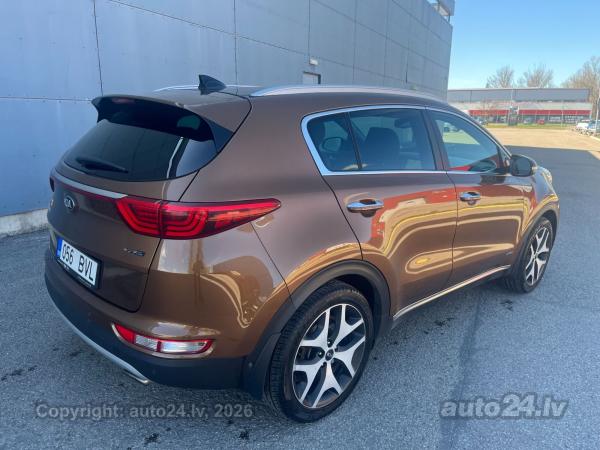 Brown Kia Sportage 2017 in Kuressaare, with an engine capacity of 1.60 L and mileage of 202 thousand km for 11000 €, photo 3 on AUTOMOTO.COM.LV