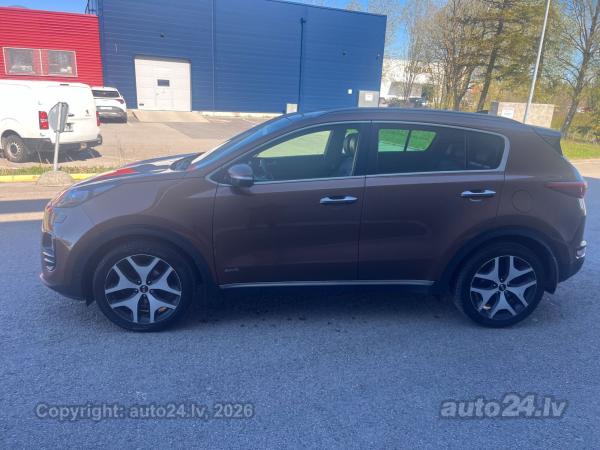 Brown Kia Sportage 2017 in Kuressaare, with an engine capacity of 1.60 L and mileage of 202 thousand km for 11000 €, photo 5 on AUTOMOTO.COM.LV