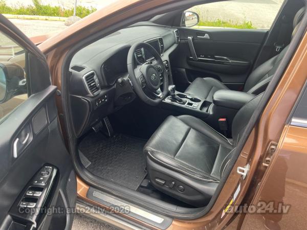 Brown Kia Sportage 2017 in Kuressaare, with an engine capacity of 1.60 L and mileage of 202 thousand km for 11000 €, photo 6 on AUTOMOTO.COM.LV