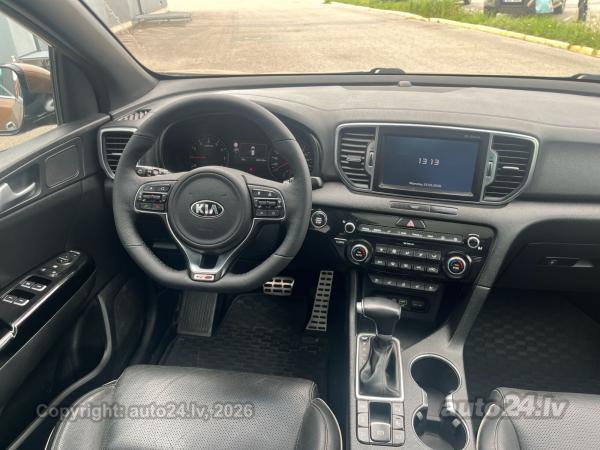 Brown Kia Sportage 2017 in Kuressaare, with an engine capacity of 1.60 L and mileage of 202 thousand km for 11000 €, photo 8 on AUTOMOTO.COM.LV