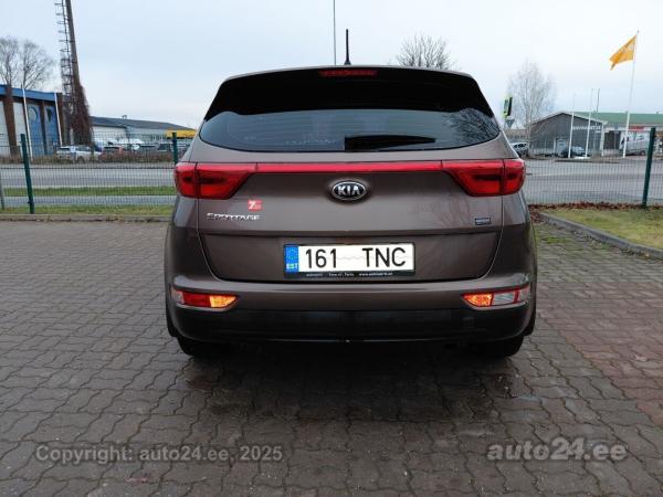 Brown Kia Sportage 2018 in Tartu, with an engine capacity of 1.60 L and mileage of 180 thousand km for 9999 €, photo 11 on AUTOMOTO.COM.LV
