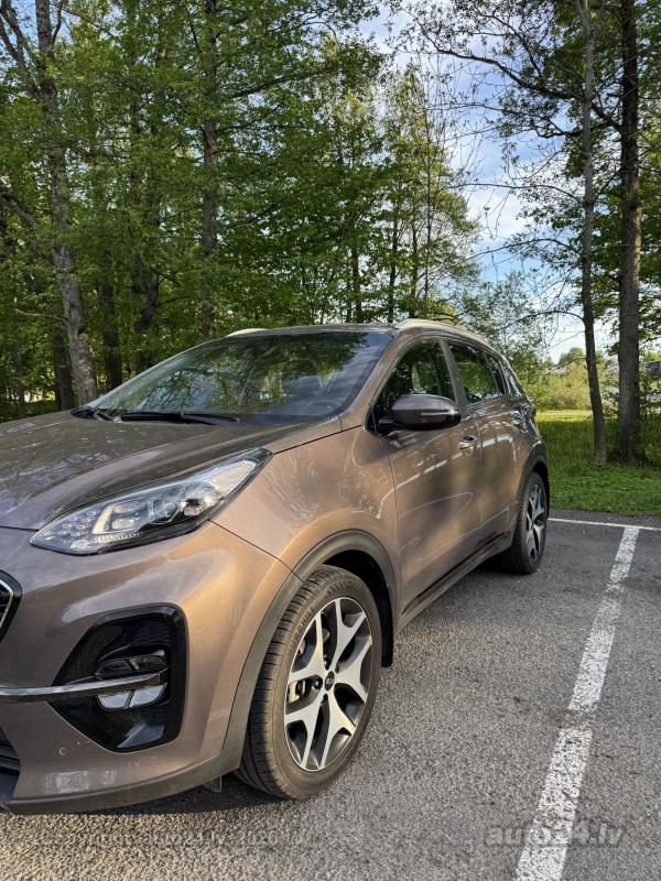 Brown Kia Sportage 2021 in Parnu, with an engine capacity of 1.60 L and mileage of 29 thousand km for 17500 €, photo 3 on AUTOMOTO.COM.LV