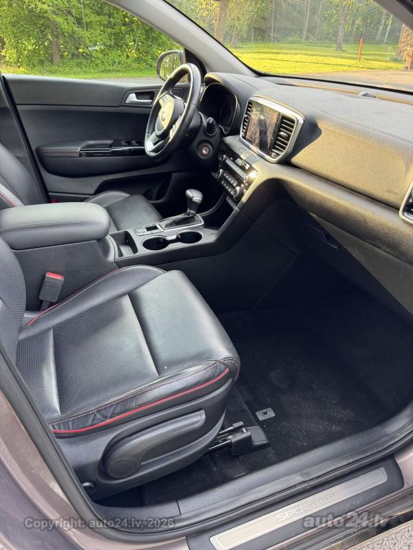 Brown Kia Sportage 2021 in Parnu, with an engine capacity of 1.60 L and mileage of 29 thousand km for 17500 €, photo 8 on AUTOMOTO.COM.LV
