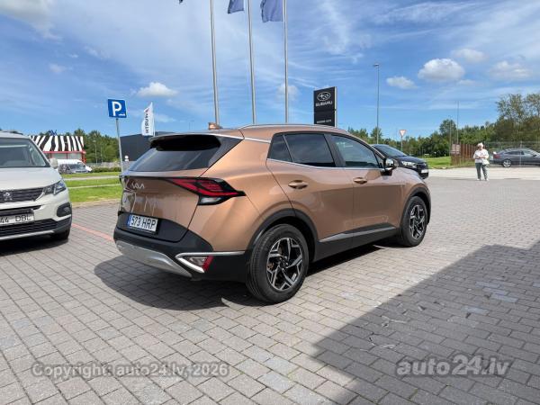 Brown Kia Sportage 2022 in Johvi, with an engine capacity of 1.60 L and mileage of 28 thousand km for 17900 €, photo 4 on AUTOMOTO.COM.LV