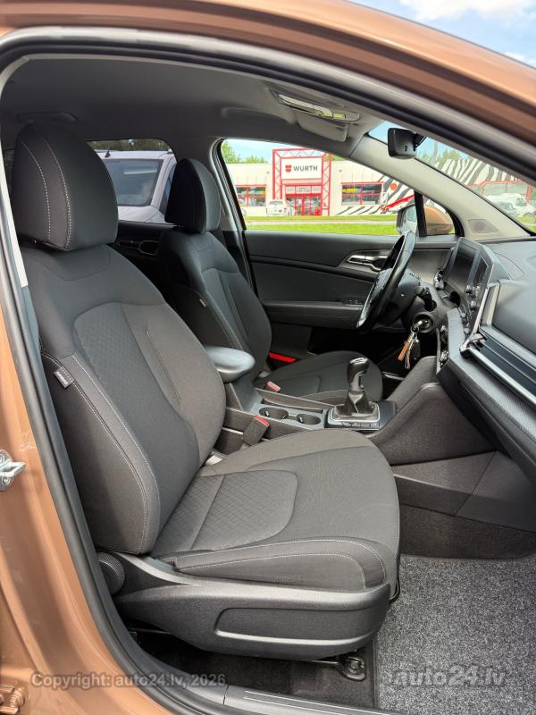 Brown Kia Sportage 2022 in Johvi, with an engine capacity of 1.60 L and mileage of 28 thousand km for 17900 €, photo 9 on AUTOMOTO.COM.LV