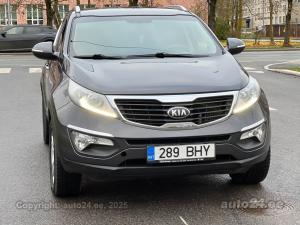 Brown Kia Sportage 2013 in Narva, with an engine capacity of 1.70 L and mileage of 213 thousand km for 6999 €, photo 1 on AUTOMOTO.COM.LV
