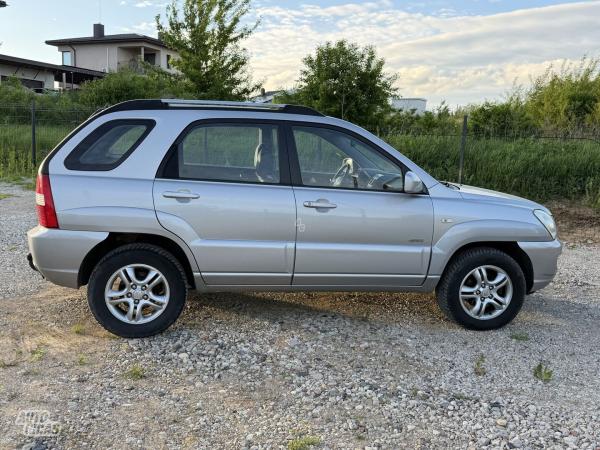 Kia Sportage 2006 in Vilnius, with an engine capacity of 2.00 L and mileage of 250 thousand km for 1600 €, photo 5 on AUTOMOTO.COM.LV