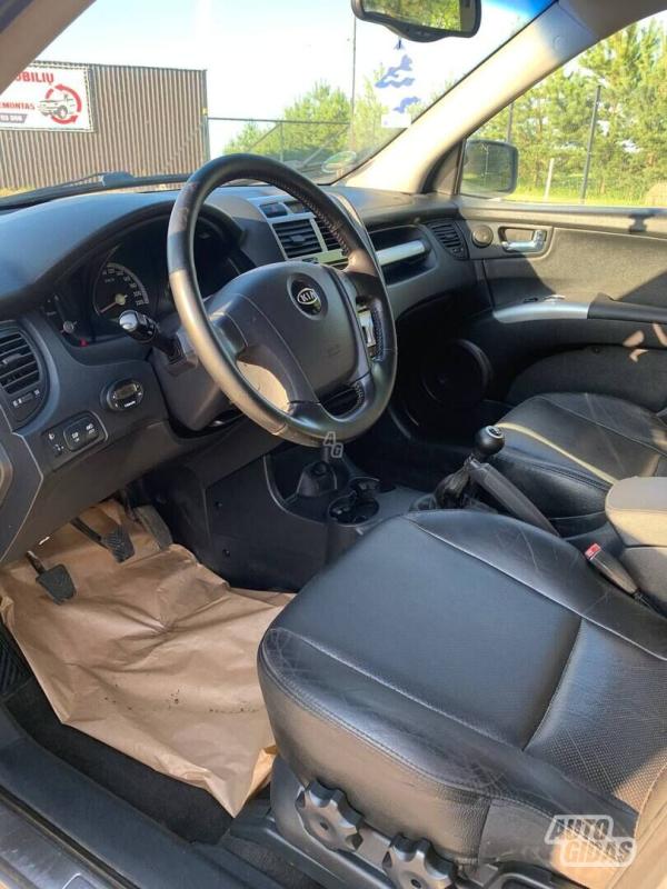 Kia Sportage 2006 in Marijampole, with an engine capacity of 2.00 L and mileage of 280 thousand km for 2850 €, photo 9 on AUTOMOTO.COM.LV