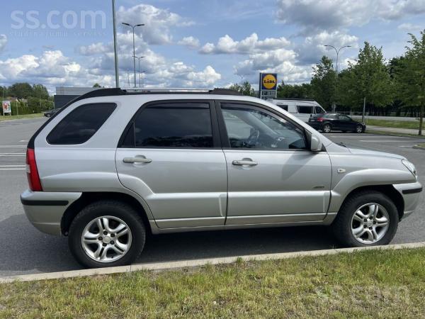 Kia Sportage 2007 in Riga, with an engine capacity of 2.00 L and mileage of 210 thousand km for 3500 €, photo 5 on AUTOMOTO.COM.LV