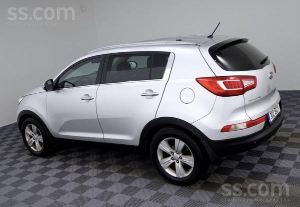 Kia Sportage 2010 in Talsi, with an engine capacity of 2.00 L and mileage of 249 thousand km for 4800 €, photo 4 on AUTOMOTO.COM.LV
