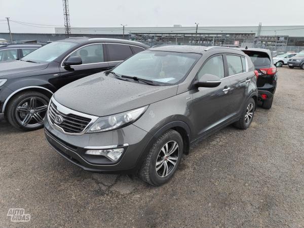 Kia Sportage 2011 in Kaunas, with an engine capacity of 2.00 L and mileage of 294 thousand km for 5450 €, photo 2 on AUTOMOTO.COM.LV