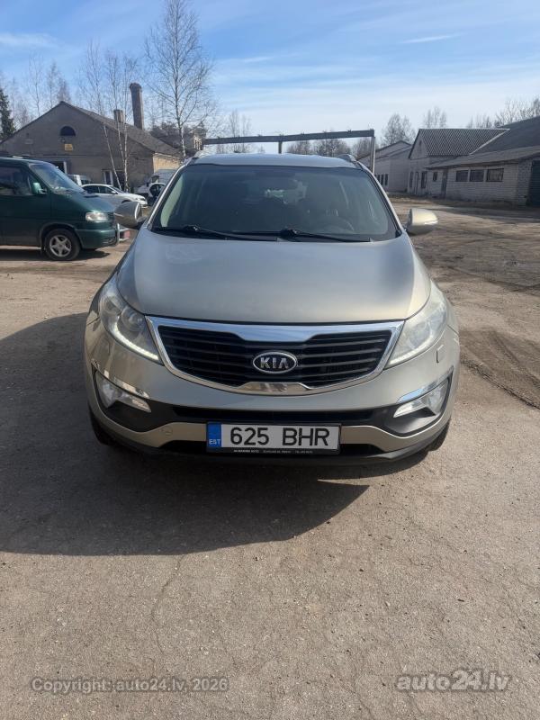 Kia Sportage 2012 in Paide, with an engine capacity of 2.00 L and mileage of 290 thousand km for 6200 €, photo 3 on AUTOMOTO.COM.LV