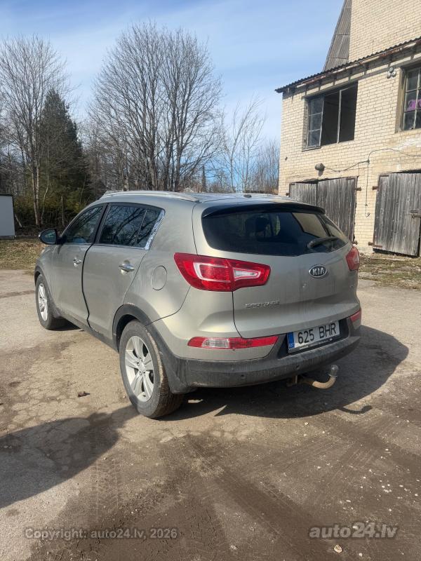 Kia Sportage 2012 in Paide, with an engine capacity of 2.00 L and mileage of 290 thousand km for 6200 €, photo 4 on AUTOMOTO.COM.LV