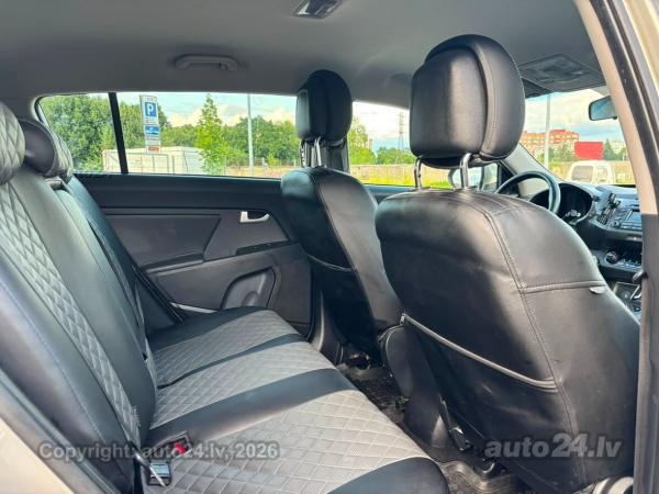 Kia Sportage 2012 in Narva, with an engine capacity of 1.60 L and mileage of 212 thousand km for 4500 €, photo 6 on AUTOMOTO.COM.LV