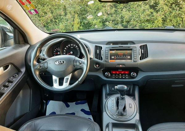 Kia Sportage 2013 in Marijampole, with an engine capacity of 2.00 L and mileage of 298 thousand km for 7900 €, photo 6 on AUTOMOTO.COM.LV