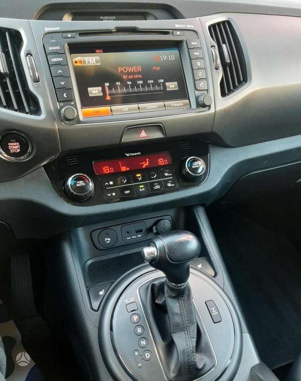 Kia Sportage 2013 in Marijampole, with an engine capacity of 2.00 L and mileage of 298 thousand km for 7900 €, photo 8 on AUTOMOTO.COM.LV