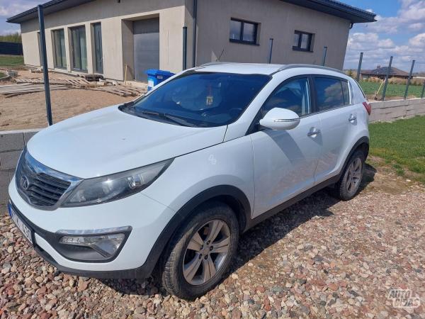 Kia Sportage 2014 in Vilnius, with an engine capacity of 1.70 L and mileage of 239 thousand km for 2600 €, photo 1 on AUTOMOTO.COM.LV