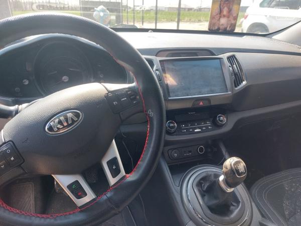 Kia Sportage 2014 in Vilnius, with an engine capacity of 1.70 L and mileage of 239 thousand km for 2600 €, photo 2 on AUTOMOTO.COM.LV