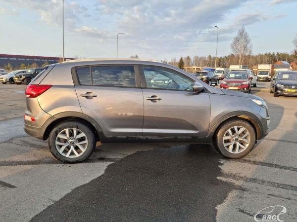 Kia Sportage 2015 in Vilnius, with an engine capacity of 2.36 L and mileage of 199 thousand km for 6500 €, photo 3 on AUTOMOTO.COM.LV