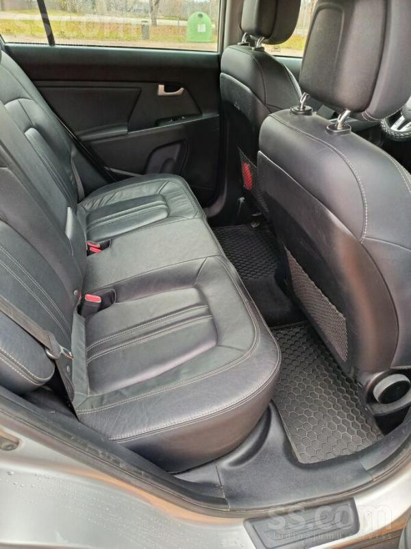 Kia Sportage 2015 in Preili, with an engine capacity of 1.70 L and mileage of 379 thousand km for 6500 €, photo 8 on AUTOMOTO.COM.LV