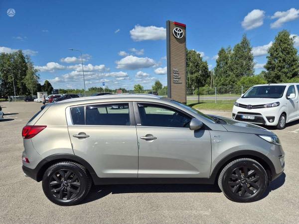 Kia Sportage 2015 in Panevezys, with an engine capacity of 2.00 L and mileage of 189 thousand km for 8200 €, photo 4 on AUTOMOTO.COM.LV