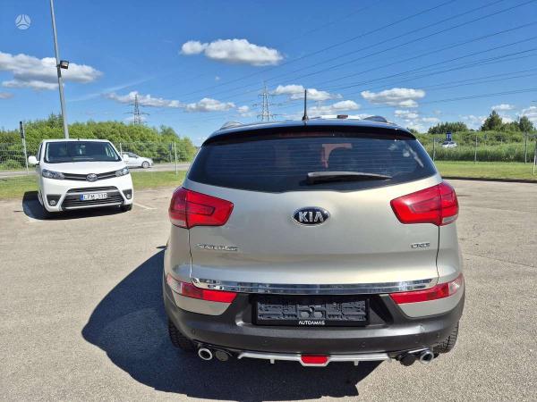 Kia Sportage 2015 in Panevezys, with an engine capacity of 2.00 L and mileage of 189 thousand km for 8200 €, photo 6 on AUTOMOTO.COM.LV