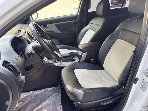 Kia Sportage 2016 in Taurage, with an engine capacity of 1.69 L and mileage of 224 thousand km for 7800 €, photo 9 on AUTOMOTO.COM.LV