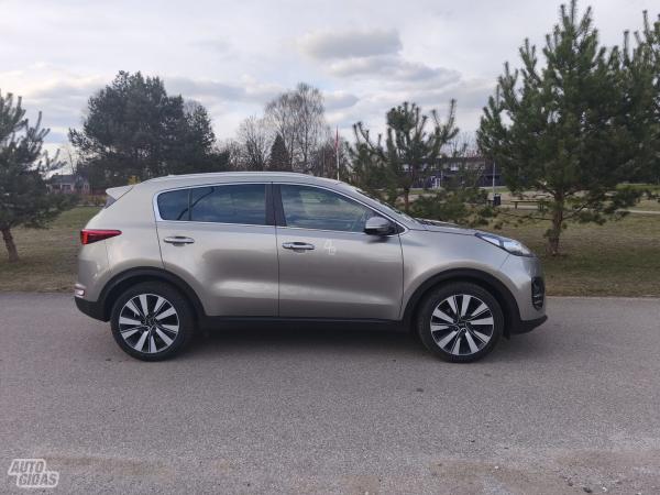 Kia Sportage 2017 in Jurbarkas, with an engine capacity of 1.70 L and mileage of 214 thousand km for 10800 €, photo 4 on AUTOMOTO.COM.LV