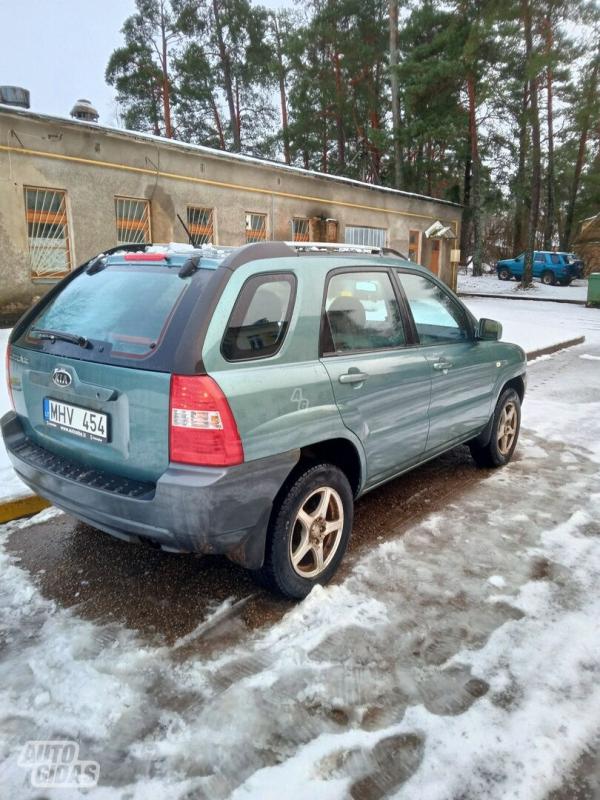 Green Kia Sportage 2006 in Vilnius, with an engine capacity of 2.00 L and mileage of 316 thousand km for 2750 €, photo 4 on AUTOMOTO.COM.LV