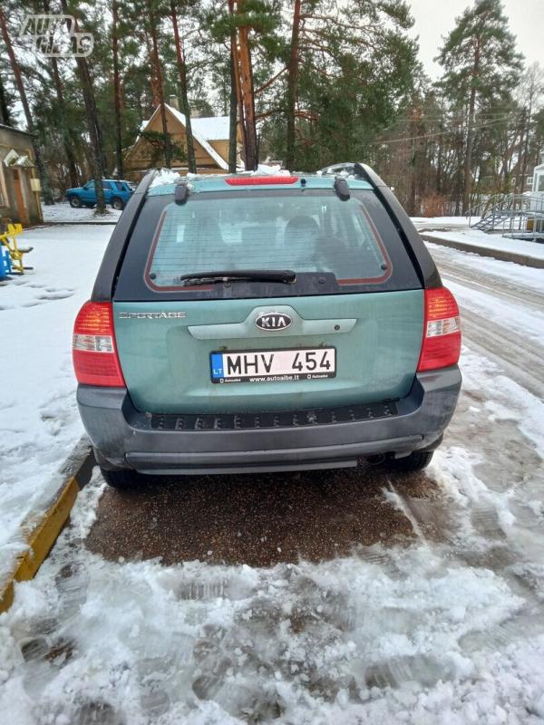 Green Kia Sportage 2006 in Vilnius, with an engine capacity of 2.00 L and mileage of 316 thousand km for 2750 €, photo 5 on AUTOMOTO.COM.LV