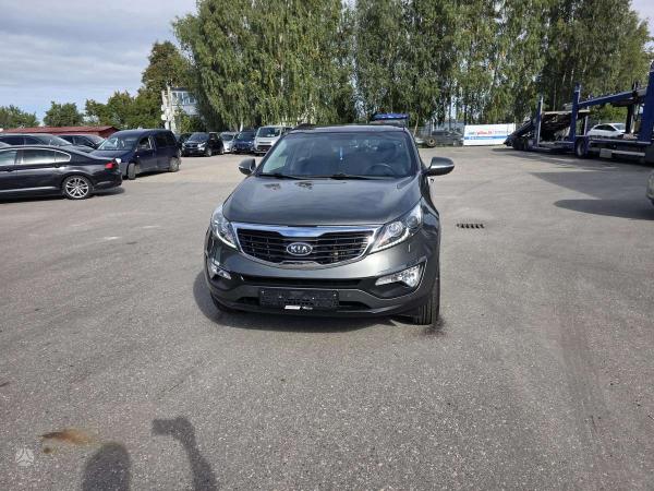 Kia Sportage 2012 in Ukmerge on AUTOMOTO.COM.LV Green Kia Sportage 2012 in Ukmerge, with an engine capacity of 1.69 L and mileage of 230 thousand km for 6150 β¬, photo 3 on AUTOMOTO.COM.LV