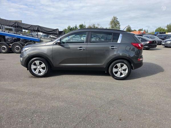 Kia Sportage 2012 in Ukmerge on AUTOMOTO.COM.LV Green Kia Sportage 2012 in Ukmerge, with an engine capacity of 1.69 L and mileage of 230 thousand km for 6150 β¬, photo 9 on AUTOMOTO.COM.LV