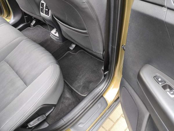 Green Kia Sportage 2017 in Kaunas, with an engine capacity of 1.69 L and mileage of 172 thousand km for 10600 €, photo 8 on AUTOMOTO.COM.LV