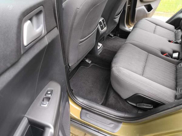 Green Kia Sportage 2017 in Kaunas, with an engine capacity of 1.69 L and mileage of 172 thousand km for 10600 €, photo 9 on AUTOMOTO.COM.LV
