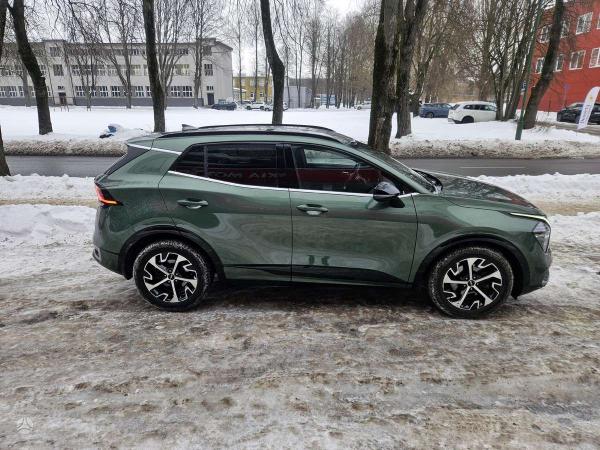 Green Kia Sportage 2022 in Klaipeda, with an engine capacity of 1.60 L and mileage of 36 thousand km for 28499 €, photo 2 on AUTOMOTO.COM.LV