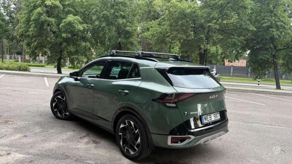 Green Kia Sportage 2022 in Alytus, with an engine capacity of 1.60 L and mileage of 110 thousand km for 24400 €, photo 3 on AUTOMOTO.COM.LV