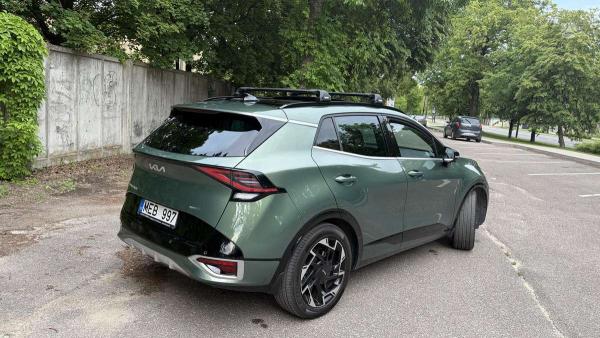 Green Kia Sportage 2022 in Alytus, with an engine capacity of 1.60 L and mileage of 110 thousand km for 24400 €, photo 4 on AUTOMOTO.COM.LV