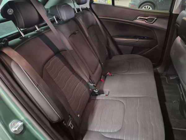 Green Kia Sportage 2022 in Vilnius, with an engine capacity of 1.60 L and mileage of 142 thousand km for 22990 €, photo 4 on AUTOMOTO.COM.LV
