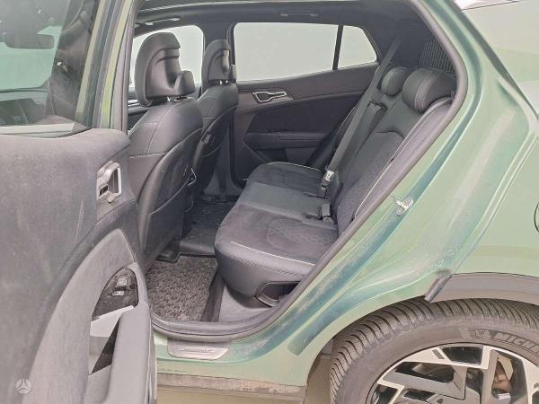 Green Kia Sportage 2022 in Vilnius, with an engine capacity of 1.60 L and mileage of 112 thousand km for 27990 €, photo 8 on AUTOMOTO.COM.LV