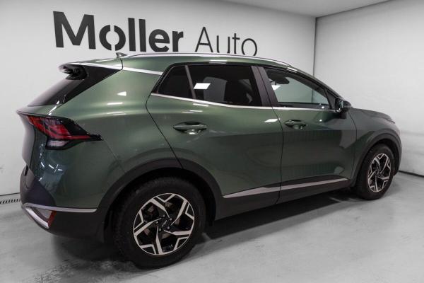 Green Kia Sportage 2023 in Vilnius, with an engine capacity of 1.60 L and mileage of 27 thousand km for 25500 €, photo 4 on AUTOMOTO.COM.LV