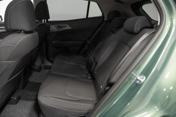 Green Kia Sportage 2023 in Vilnius, with an engine capacity of 1.60 L and mileage of 27 thousand km for 25500 €, photo 6 on AUTOMOTO.COM.LV