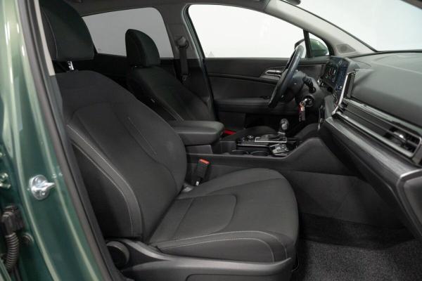 Green Kia Sportage 2023 in Vilnius, with an engine capacity of 1.60 L and mileage of 27 thousand km for 25500 €, photo 7 on AUTOMOTO.COM.LV