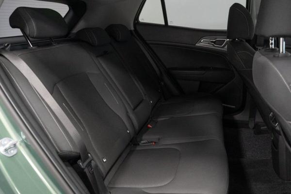 Green Kia Sportage 2023 in Vilnius, with an engine capacity of 1.60 L and mileage of 27 thousand km for 25500 €, photo 8 on AUTOMOTO.COM.LV