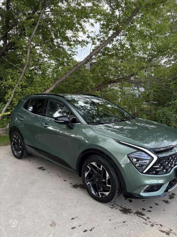 Зеленый Киа Sportage 2023 в Вильнюс, объемом двигателя 1.60 л и пробегом 42 тыс. км за 29500 €, фото 1 на AUTOMOTO.COM.LV